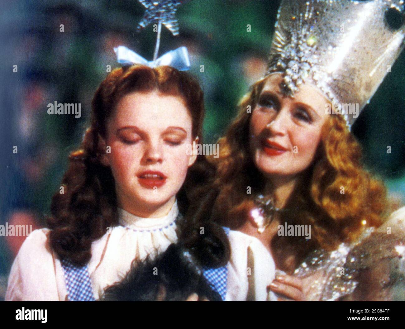 Glinda the good witch the wizard of oz hi-res stock photography and ...
