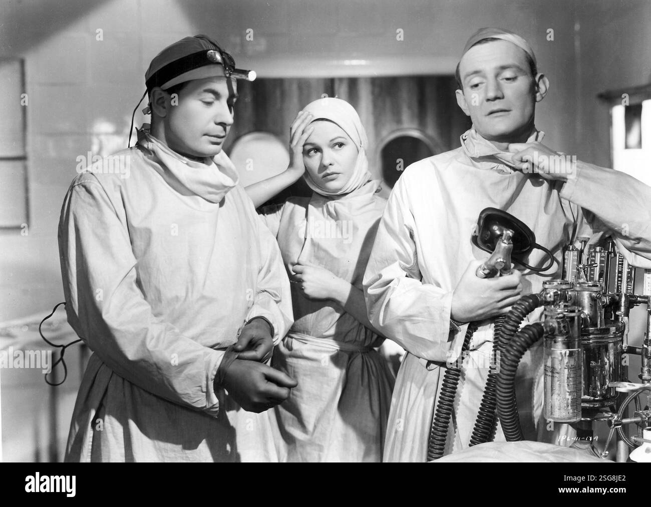 GREEN FOR DANGER LEO GENN, , TREVOR HOWARD Date: 1946 Stock Photo - Alamy