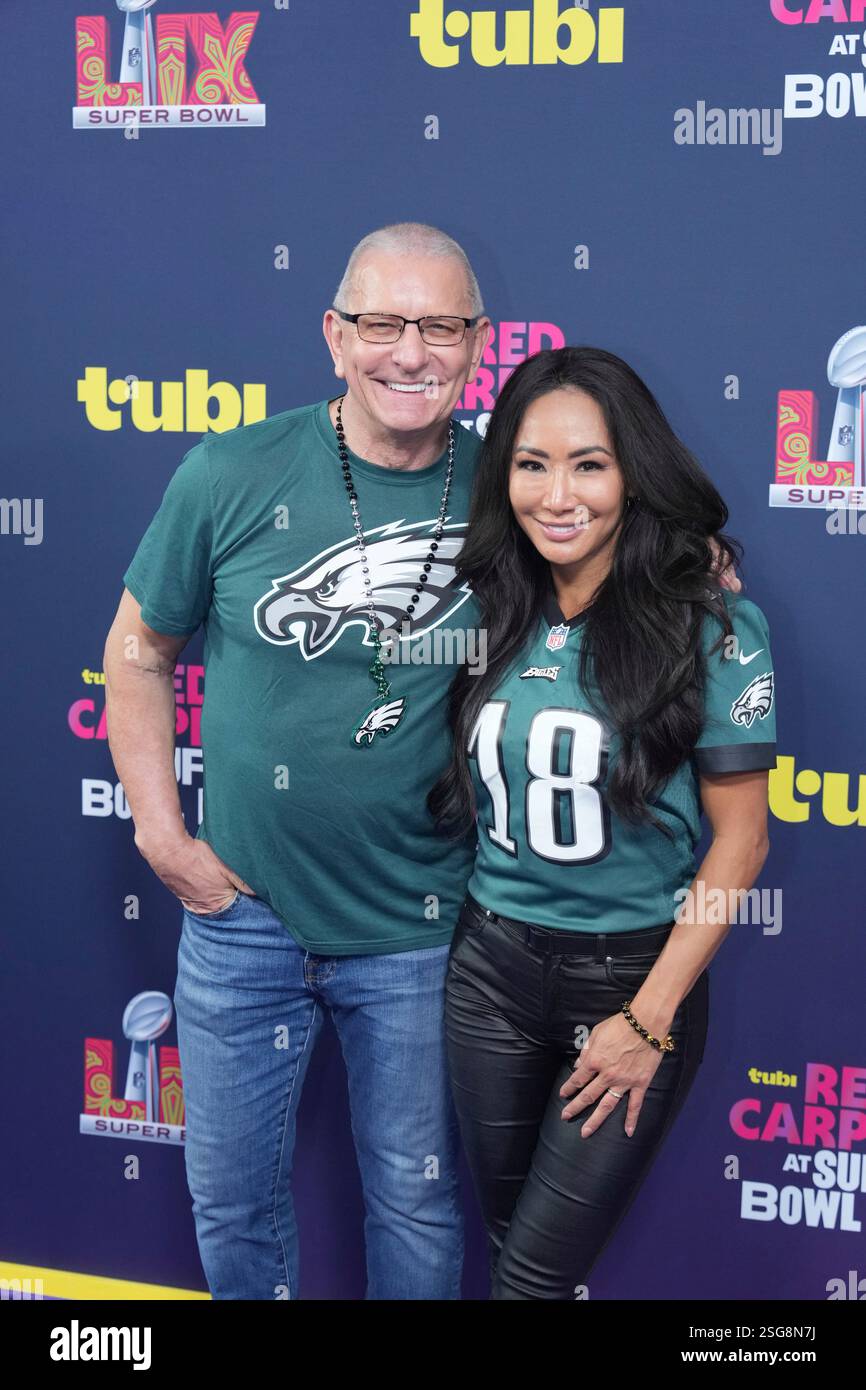 Robert Irvine and Gail Kim walk the Tubi Purple Carpet before Super ...