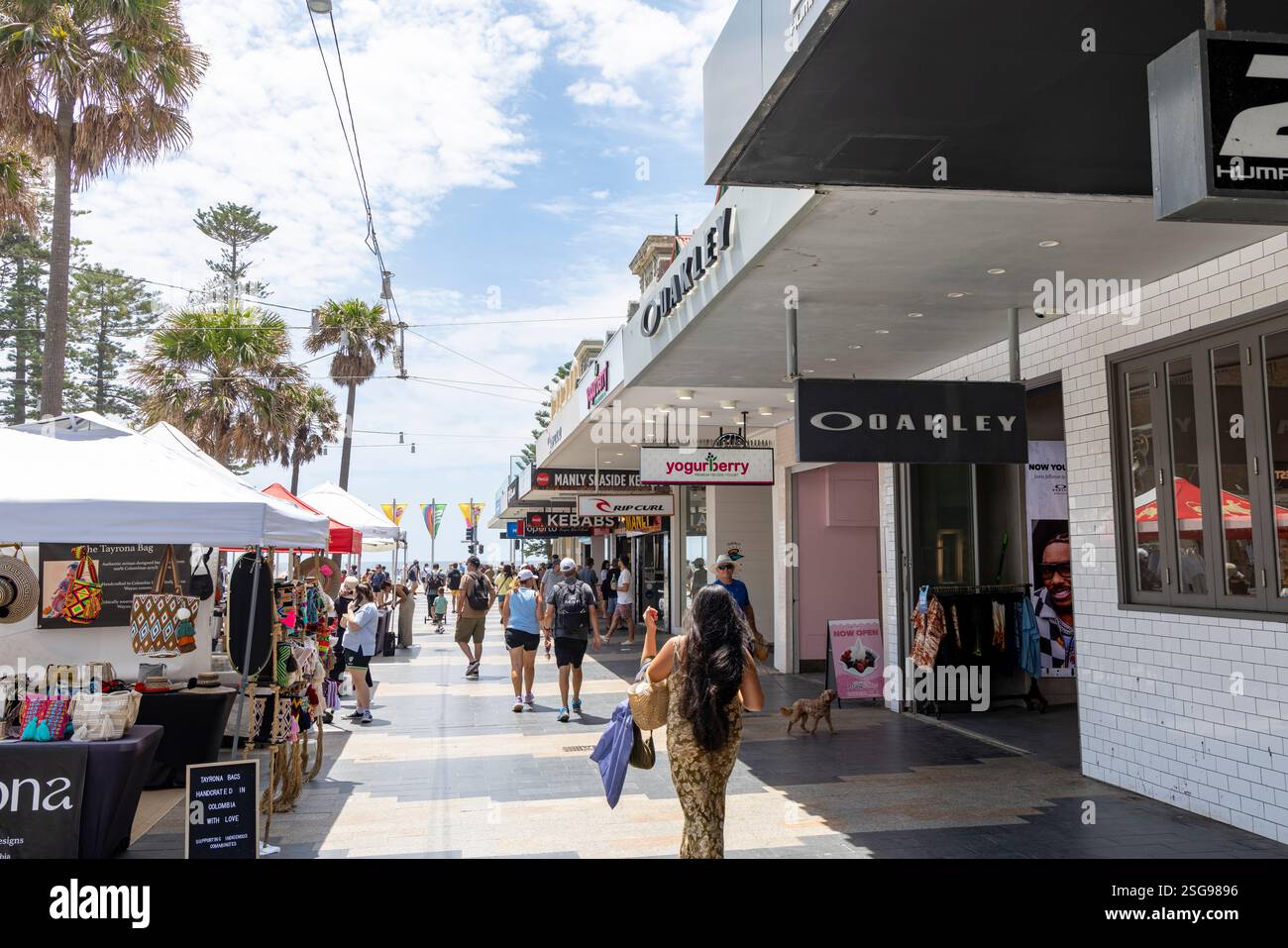 Shopping area manly beach hi-res stock photography and images - Alamy