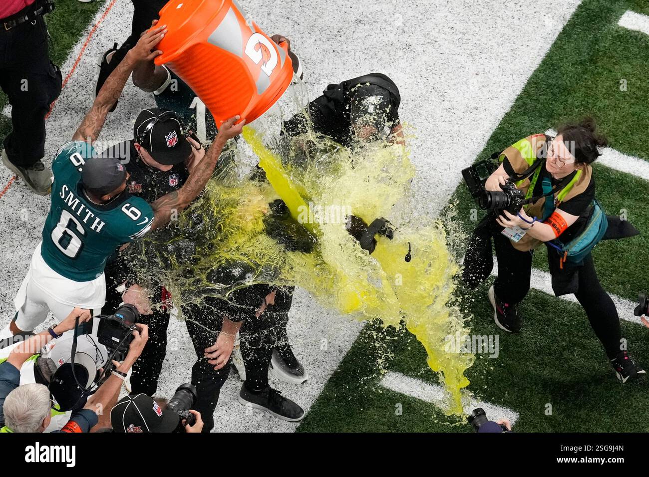 Philadelphia Eagles wide receiver DeVonta Smith (6) dunks head coach ...