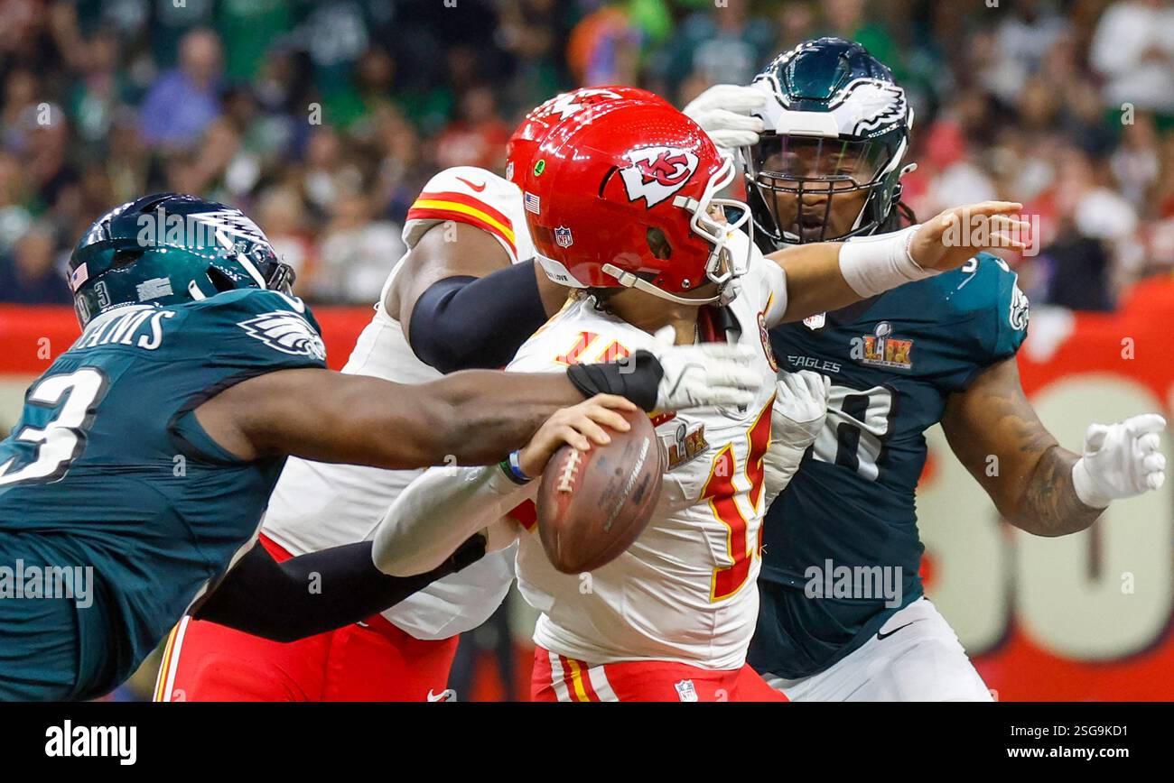 Philadelphia Eagles defensive tackles Milton Williams (93) and Jalen ...