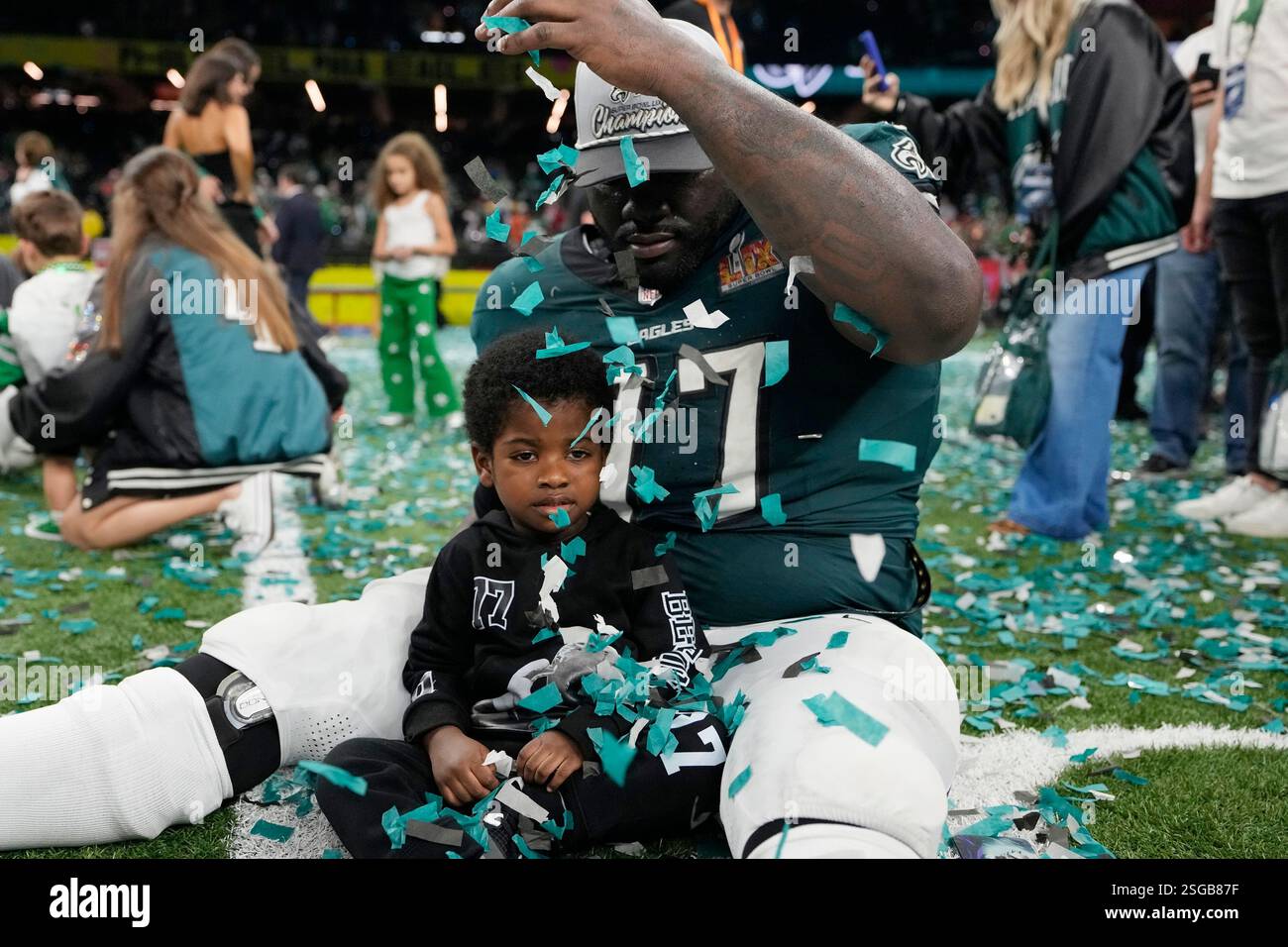 Philadelphia Eagles offensive tackle Mekhi Becton celebrates with son ...