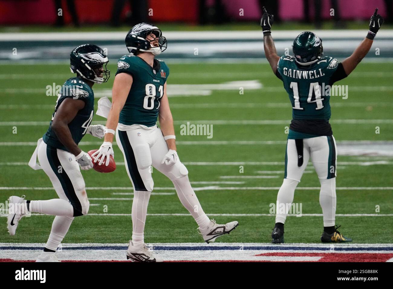 Philadelphia Eagles tight end Grant Calcaterra (81), running back Kenneth Gainwell (14) and ...