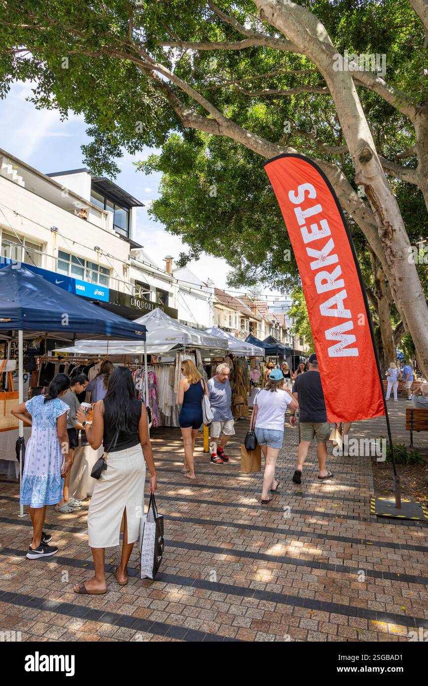 Australian market stalls, vendors at the weekend markets in Manly Beach ...