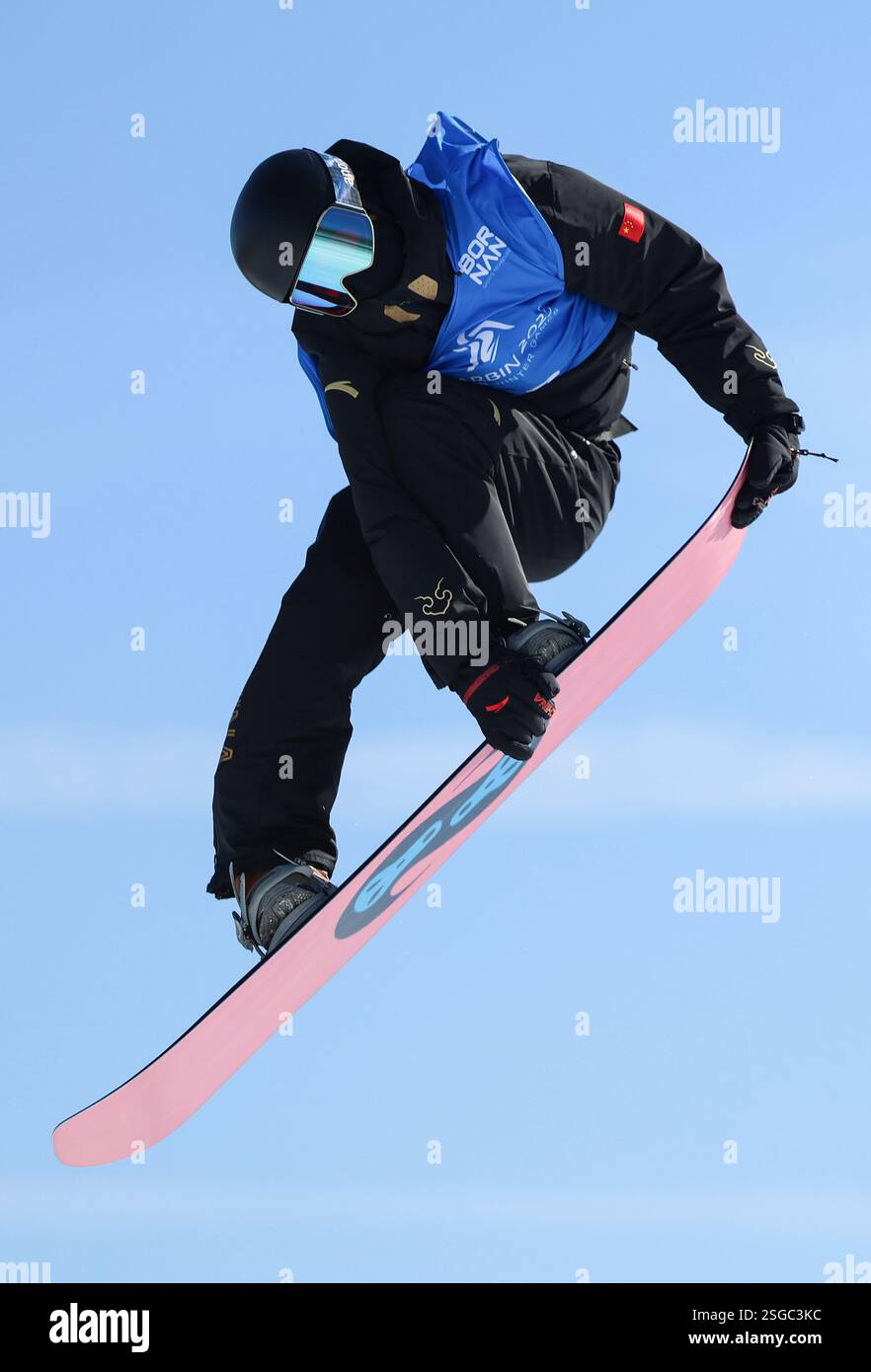 (250210) -- YABULI, Feb. 10, 2025 (Xinhua) -- Ge Chunyu of China ...