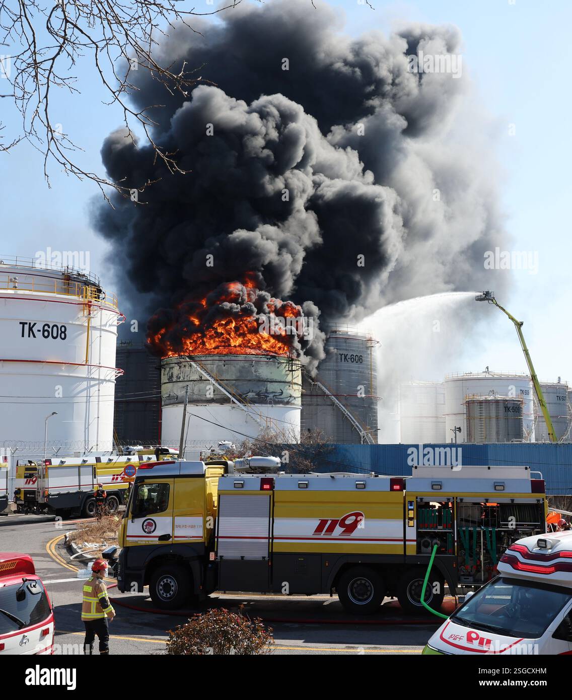 10th Feb, 2025. Explosion at oil storage tank Flames and black smoke ...