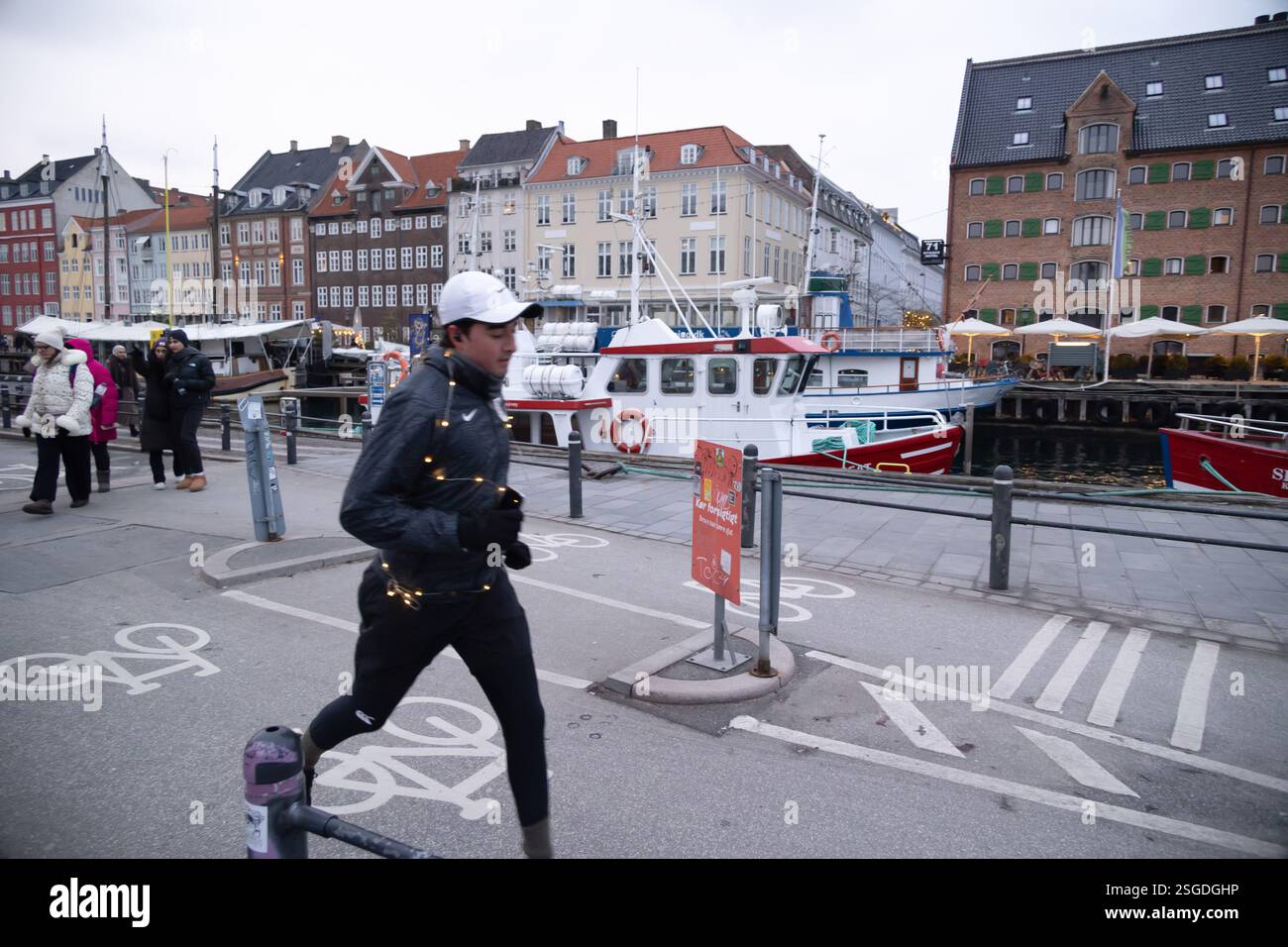 Copenhagen, Denmark. 09th Feb, 2025. The worldís biggest Light-Art-Run ...