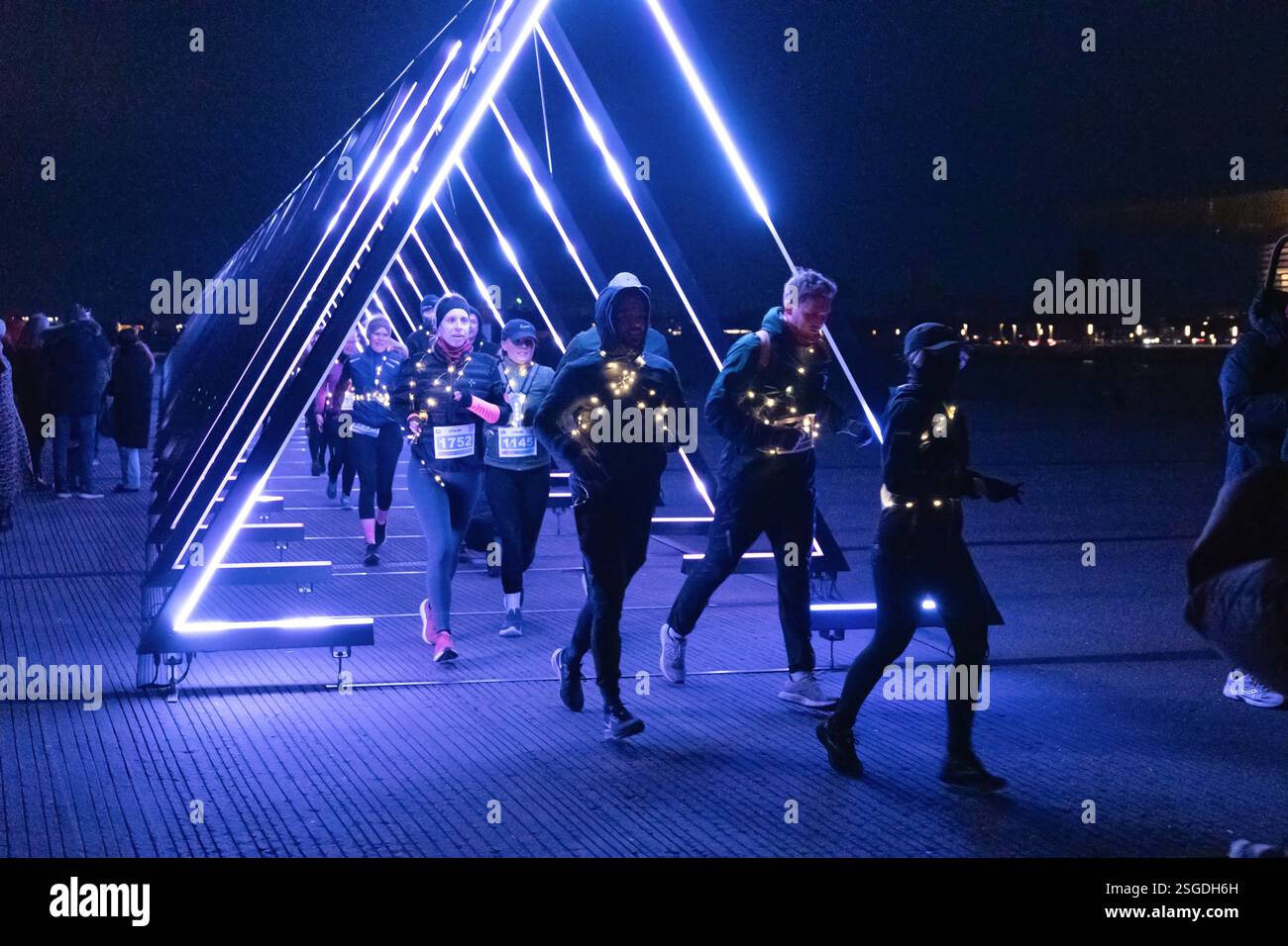 Copenhagen, Denmark. 09th Feb, 2025. The runners passing The Wave ...