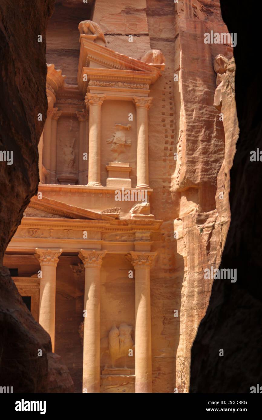 Architecture of Petra carved in Sandstone Stock Photo - Alamy