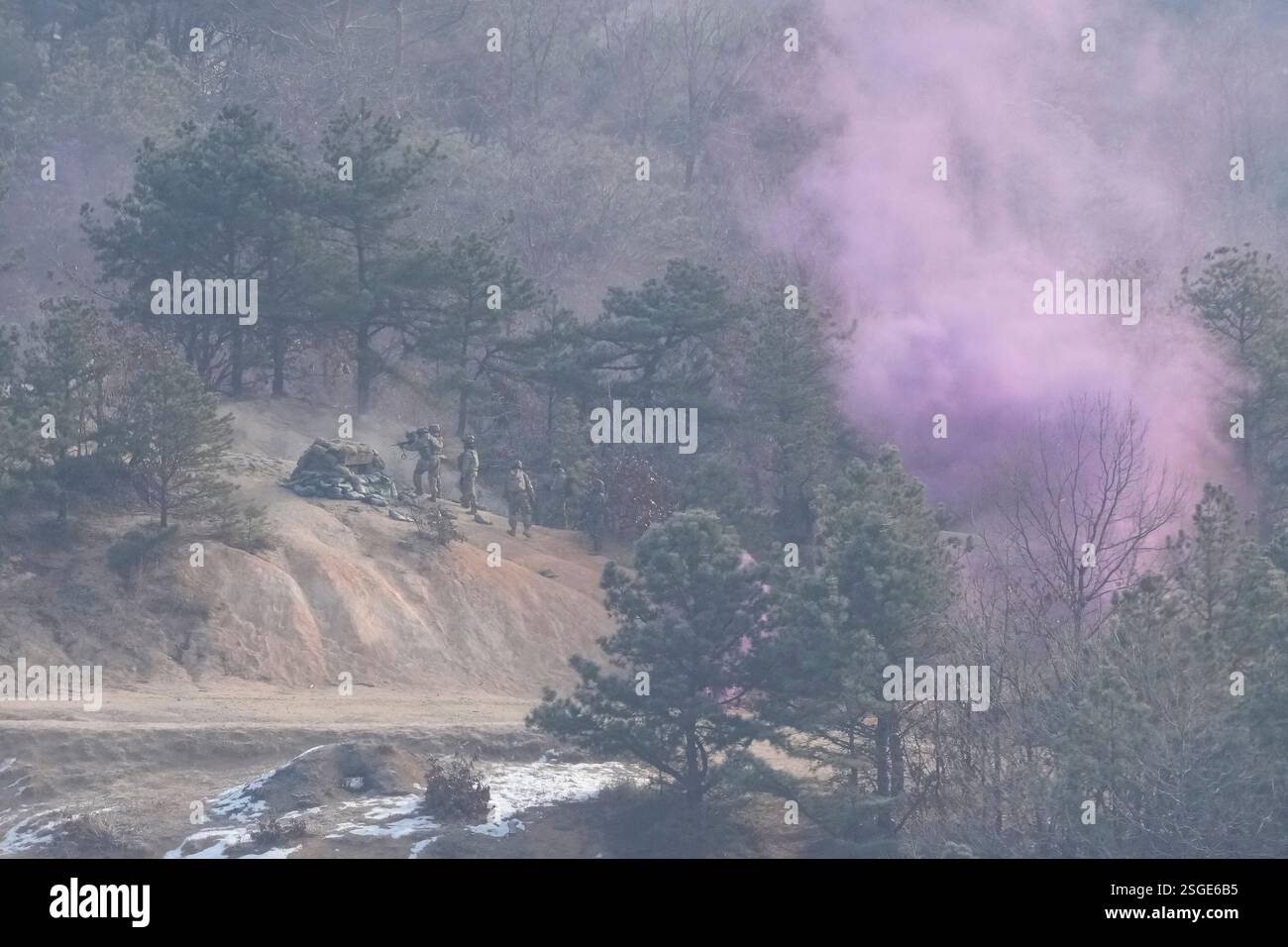 U.S. Army soldiers from the 2nd Infantry Division's the 1-2 Stryker ...