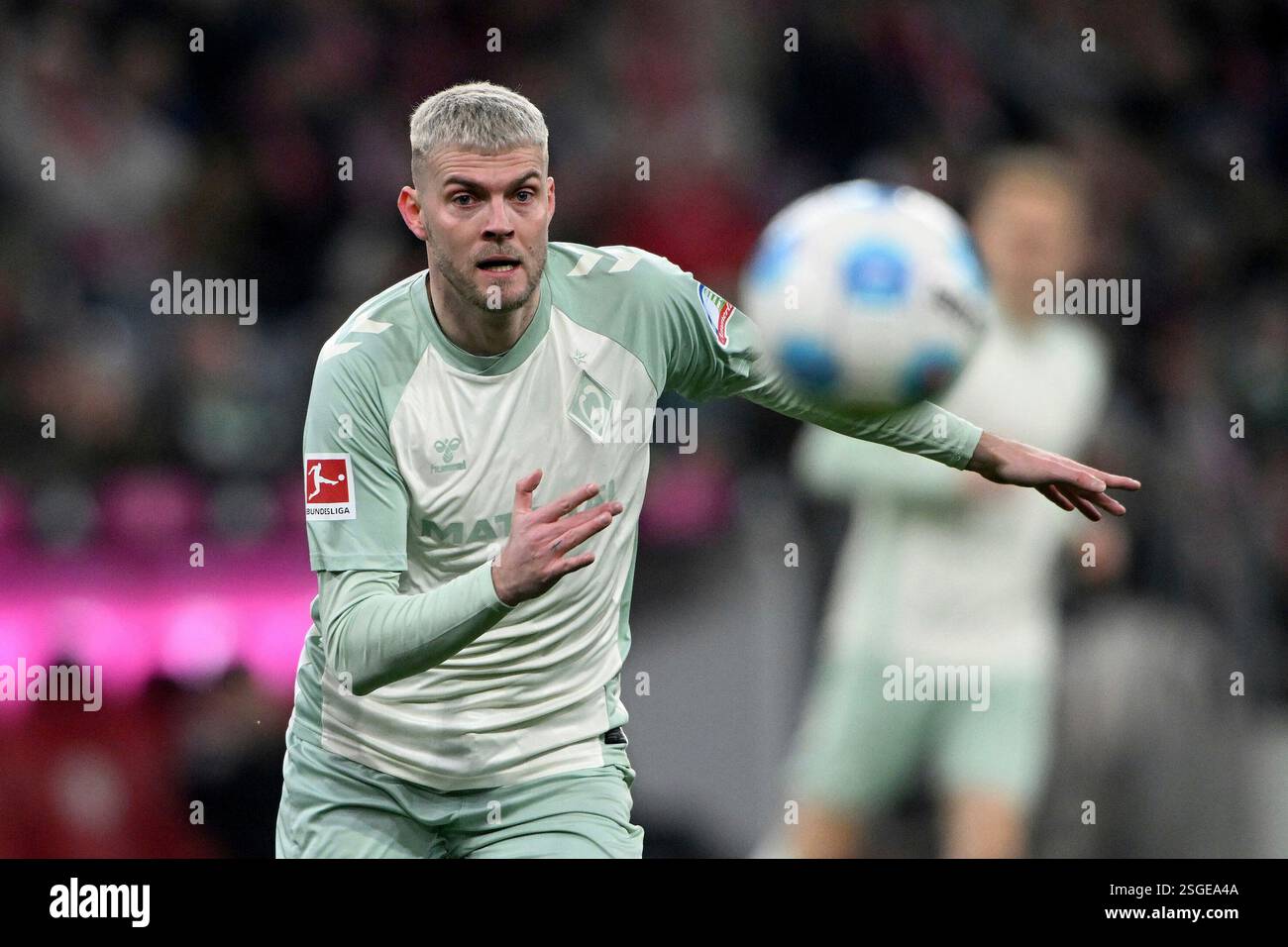 Muenchen, Deutschland. 07th Feb, 2025. Fussball; Spieltag 21; 1 ...