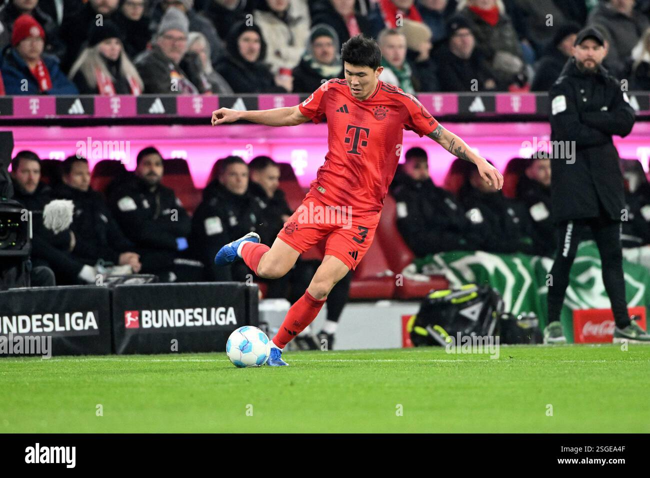 Muenchen, Deutschland. 07th Feb, 2025. Fussball; Spieltag 21; 1 ...