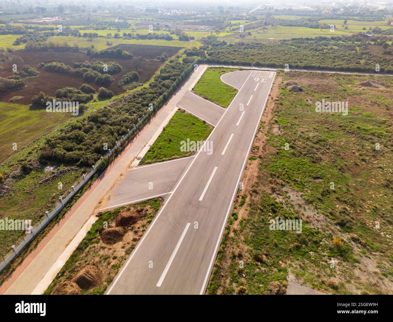 Airstrip runway hi-res stock photography and images - Alamy