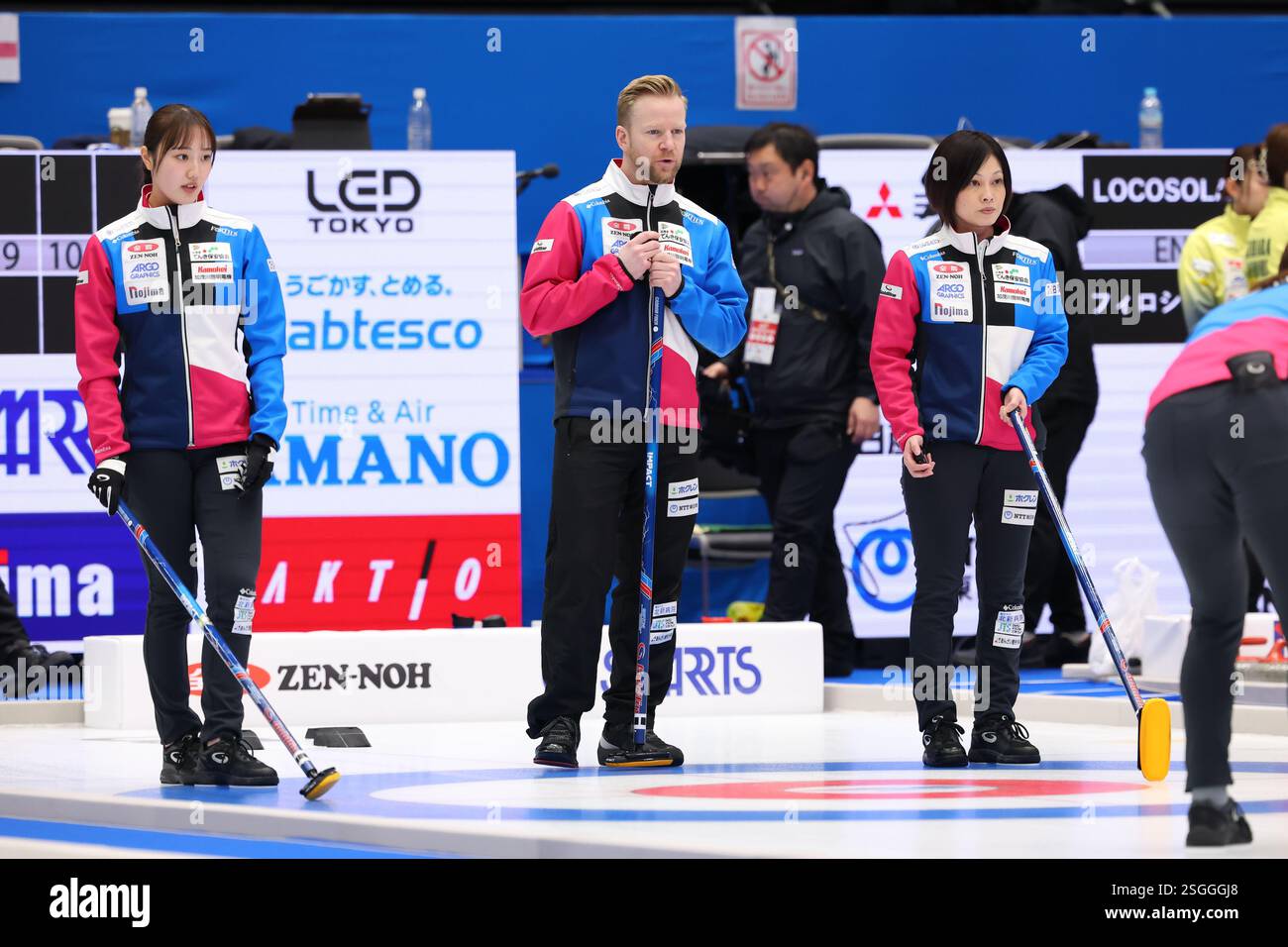 (L-R) Mina Kobayashi, Niklas Edin coach, Yumie Funayama coach (FORTIUS ...