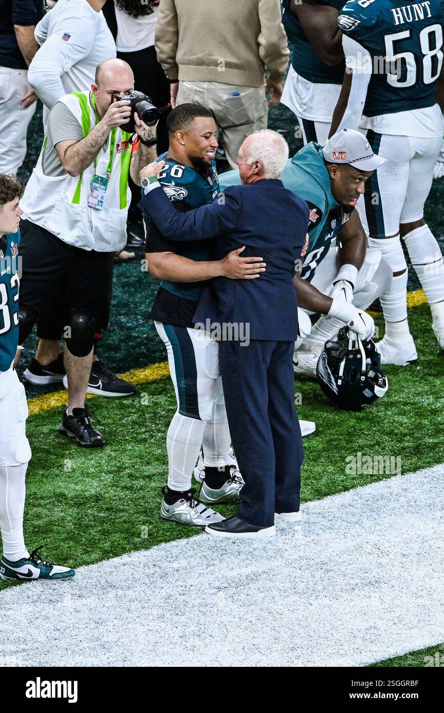 Philadelphia Eagles Running Back Saquon Barkley talks with Owner ...
