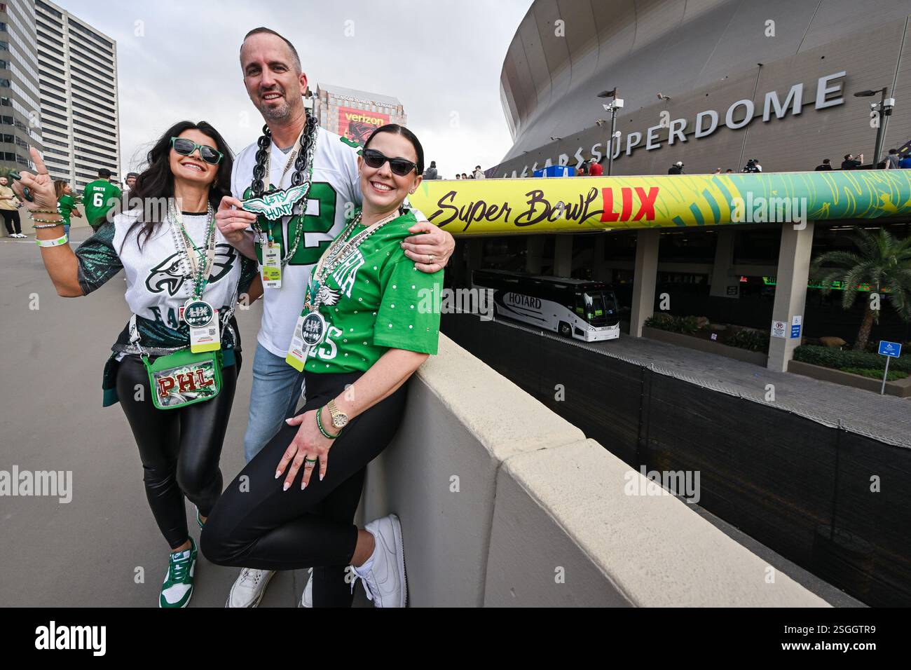 Philadelphia Eagles fans arrive at The Caesars Superdome, New Orleans ...