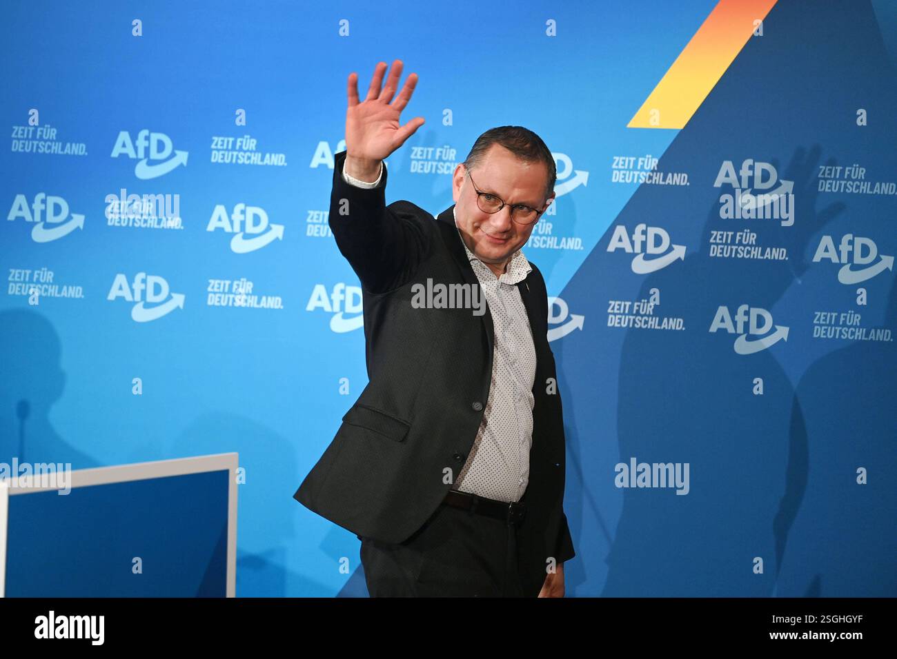 Tino Chrupalla AfD Co-Vorsitzender nach seiner Rede,winkt,winlen ...