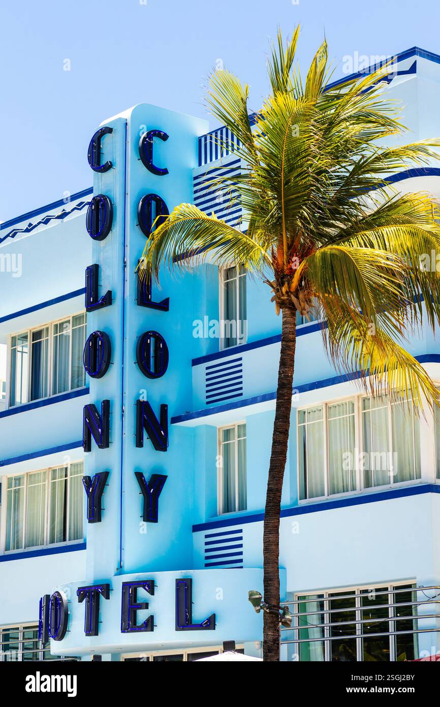 Exterior of art deco Colony Hotel, Ocean Drive, Miami Beach, Florida ...