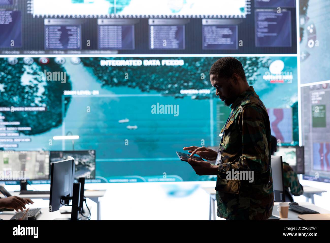 Military personnel using computers hi-res stock photography and images ...