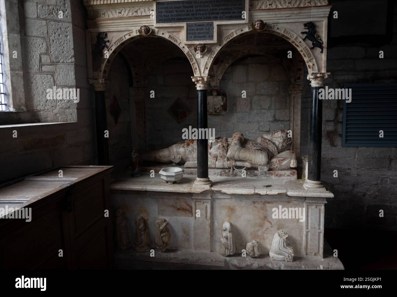 Tomb of John Savage, St. Peter`s Church, Inkberrow, Worcestershire ...