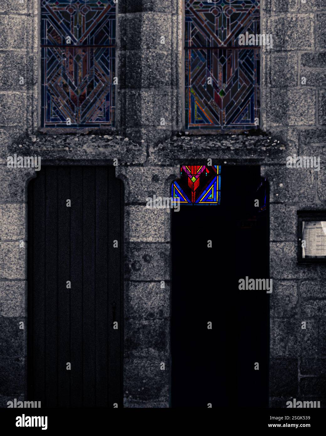 Medieval mullioned window hi-res stock photography and images - Alamy
