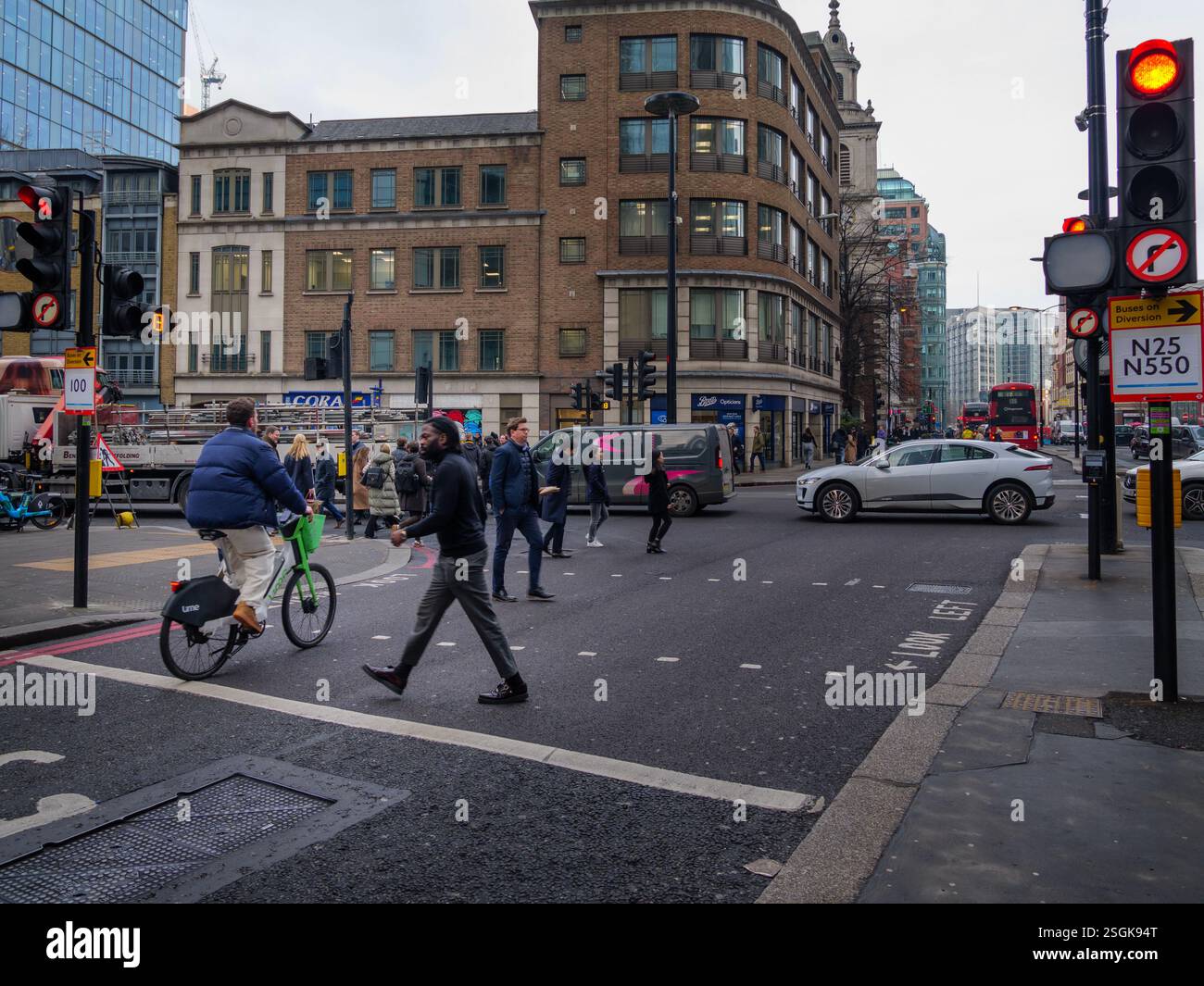 Cyclist jumping traffic lights hi-res stock photography and images - Alamy
