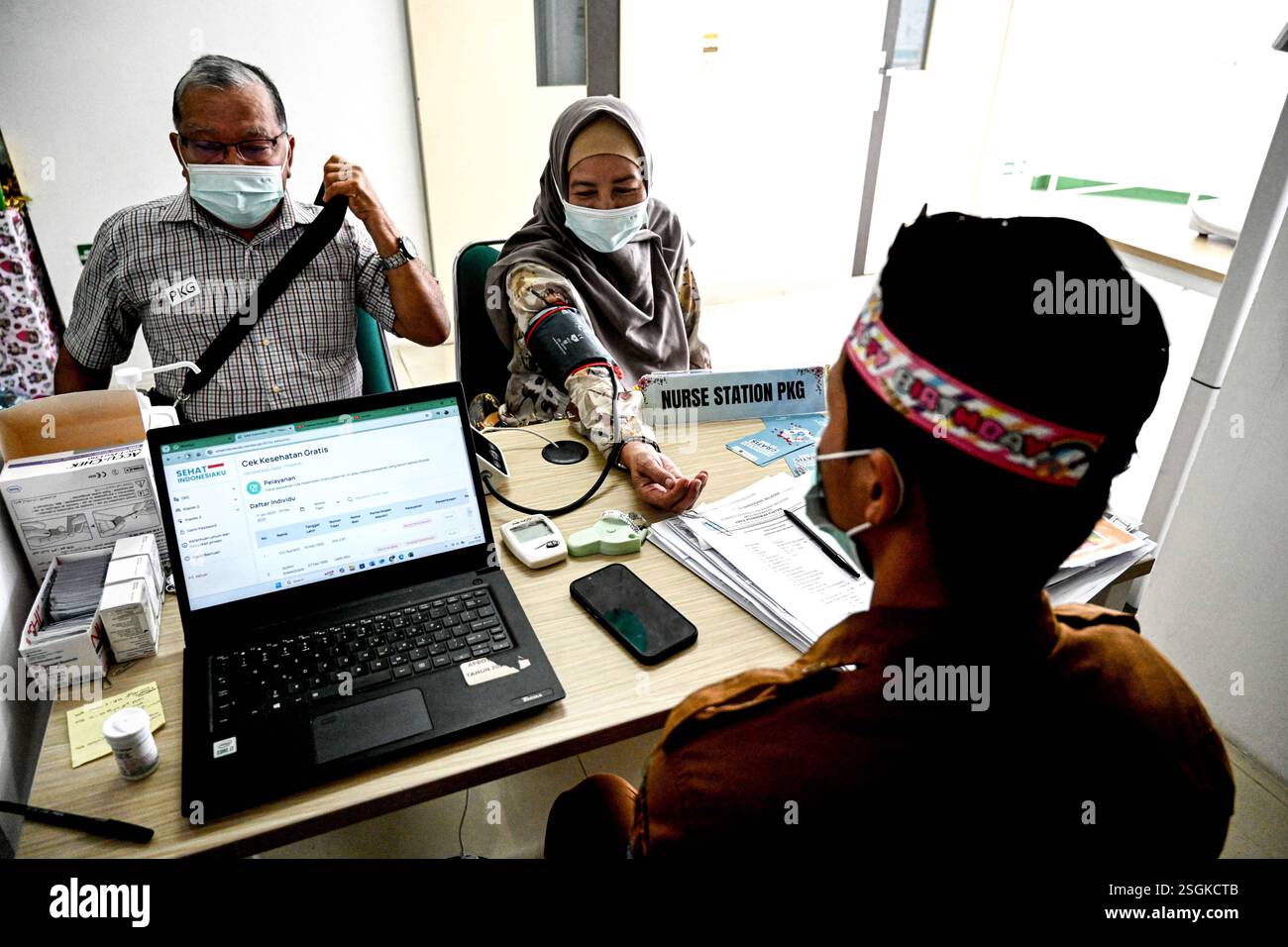 South Tangerang, Indonesia. 10th Feb, 2025. A woman undergoes a health ...