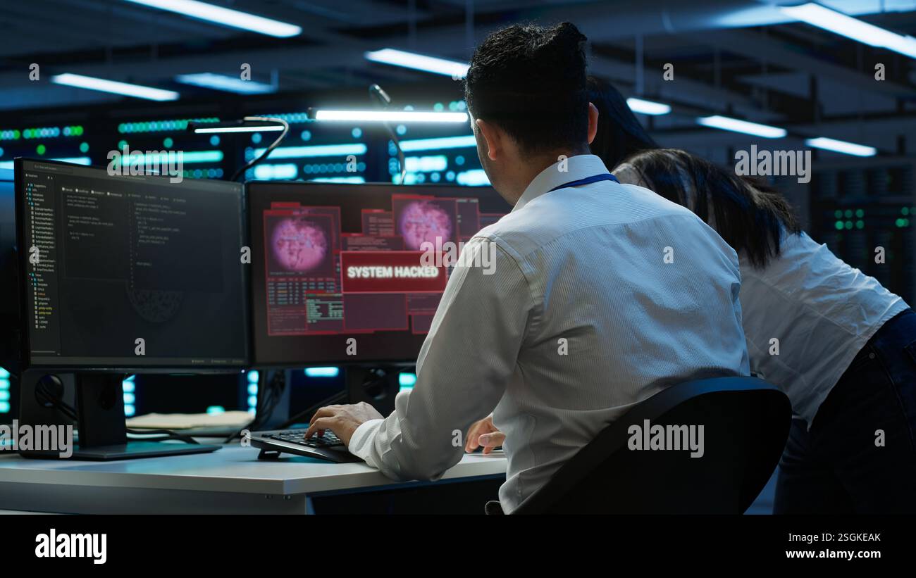 Teamworking data center computer hi-res stock photography and images ...