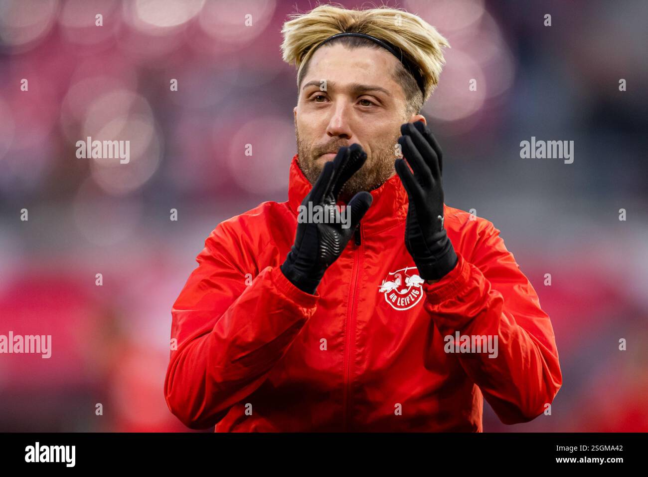 Leipzig, Germany. 09th Feb, 2025. Kevin Kampl of RB Leipzig is warming ...