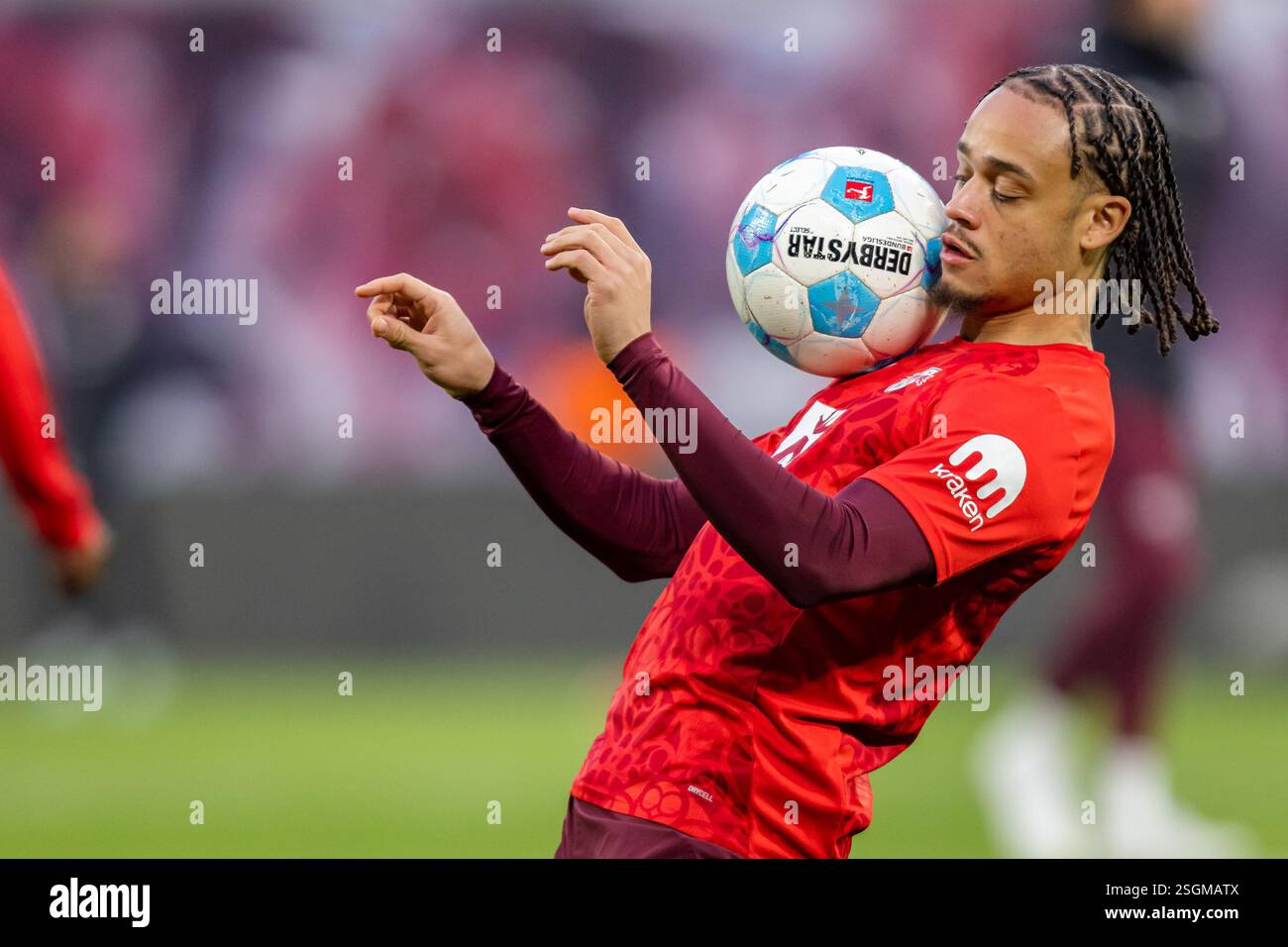 Leipzig, Germany. 09th Feb, 2025. Xavi Simons (10) of RB Leipzig is ...