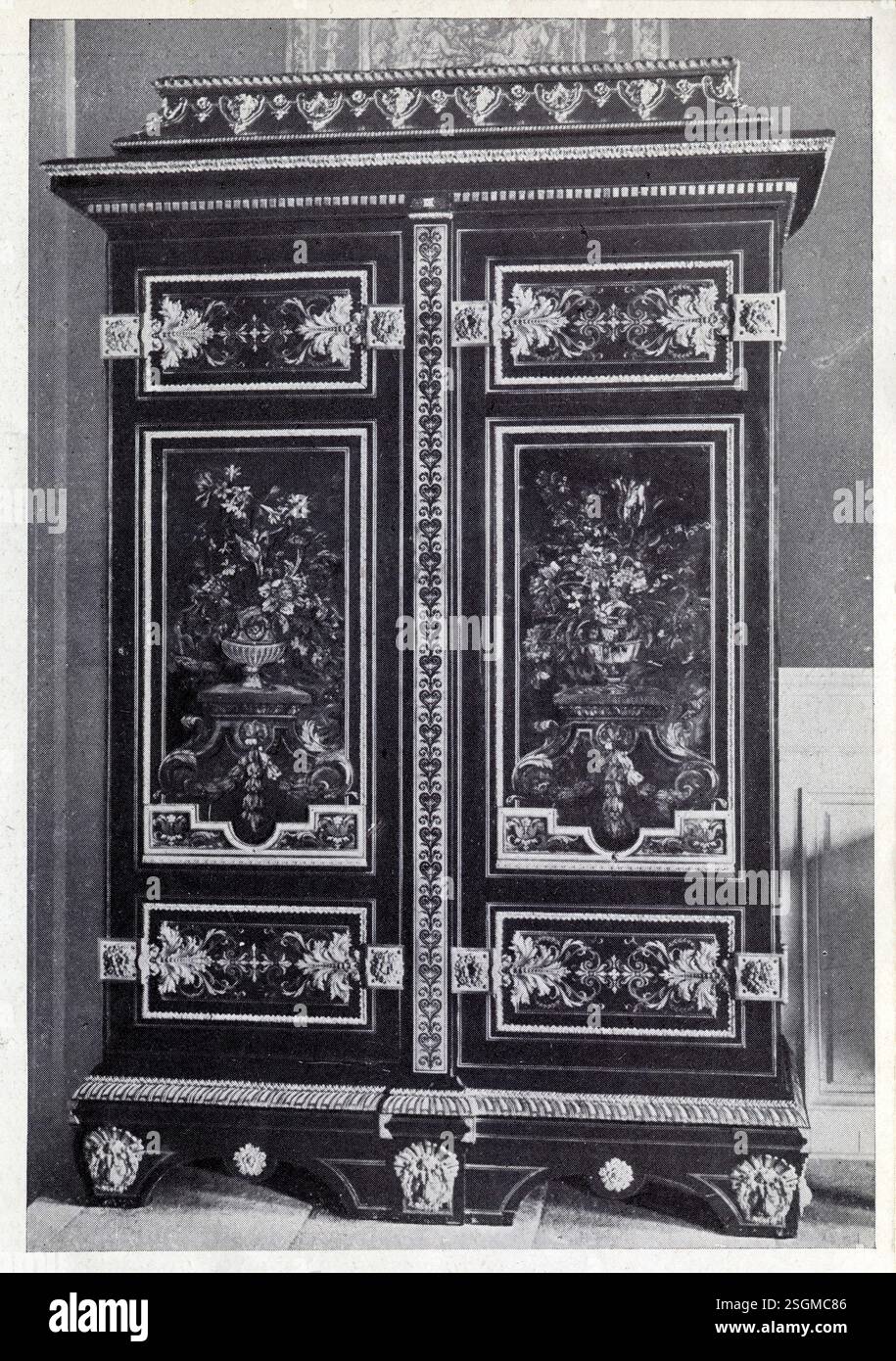 Armoire par André Charles Boulle, vers 1680. Paris Stock Photo - Alamy