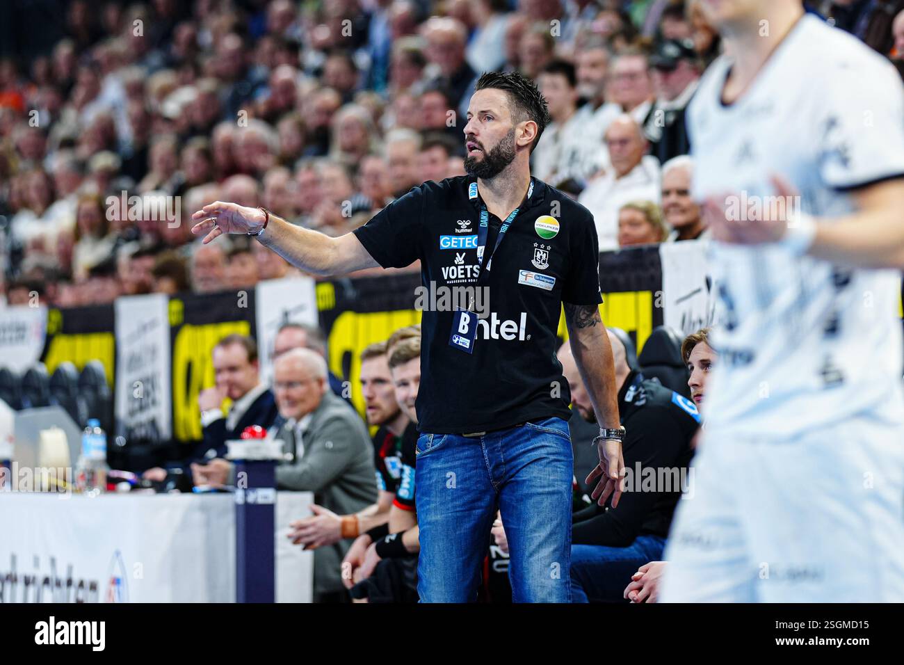 Bennet Wiegert (SC Magdeburg, Trainer) GER, THW Kiel vs. SC Magdeburg ...