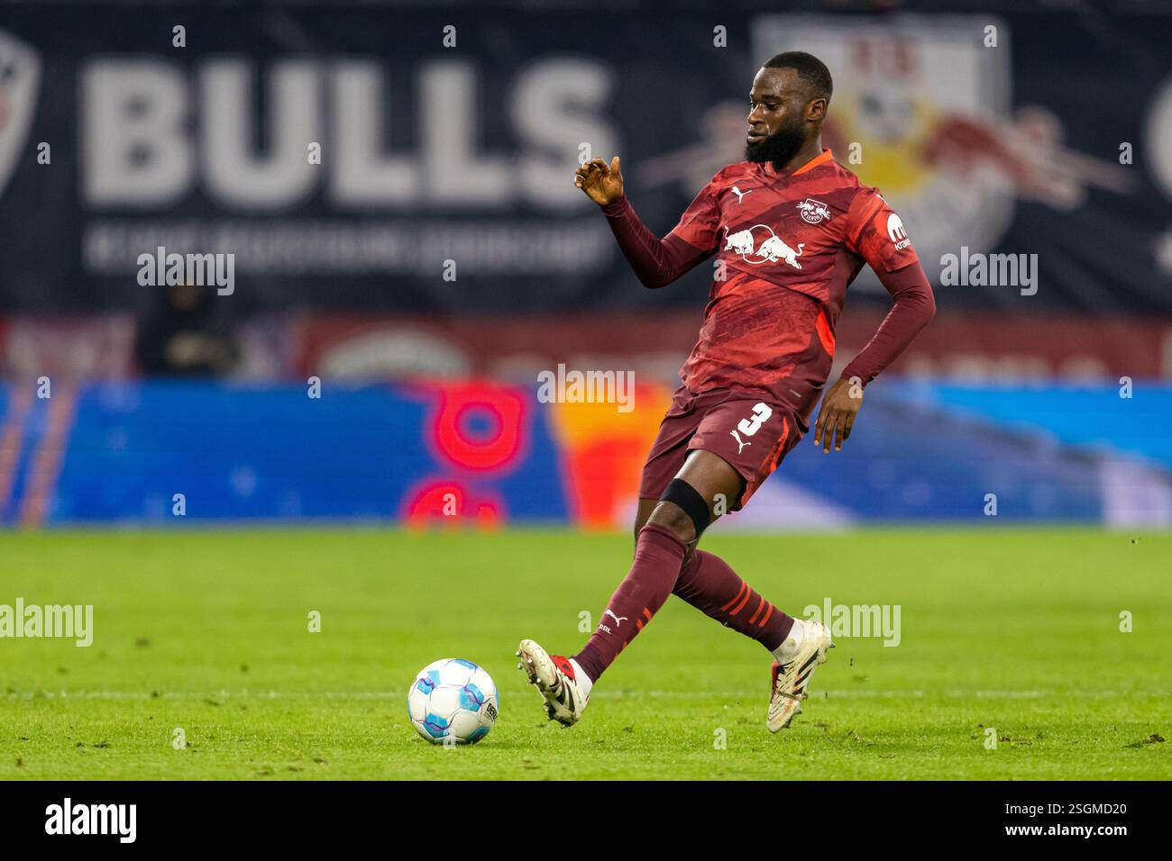 Leipzig, Germany. 09th Feb, 2025. Lutsharel Geertruida (3) of RB ...