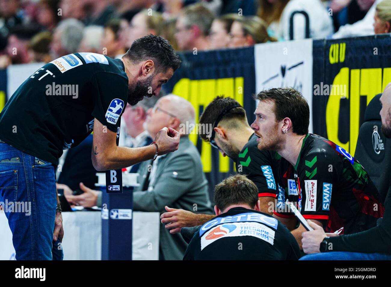 Bennet Wiegert (SC Magdeburg, Trainer), Felix Claar (SC Magdeburg, #07 ...