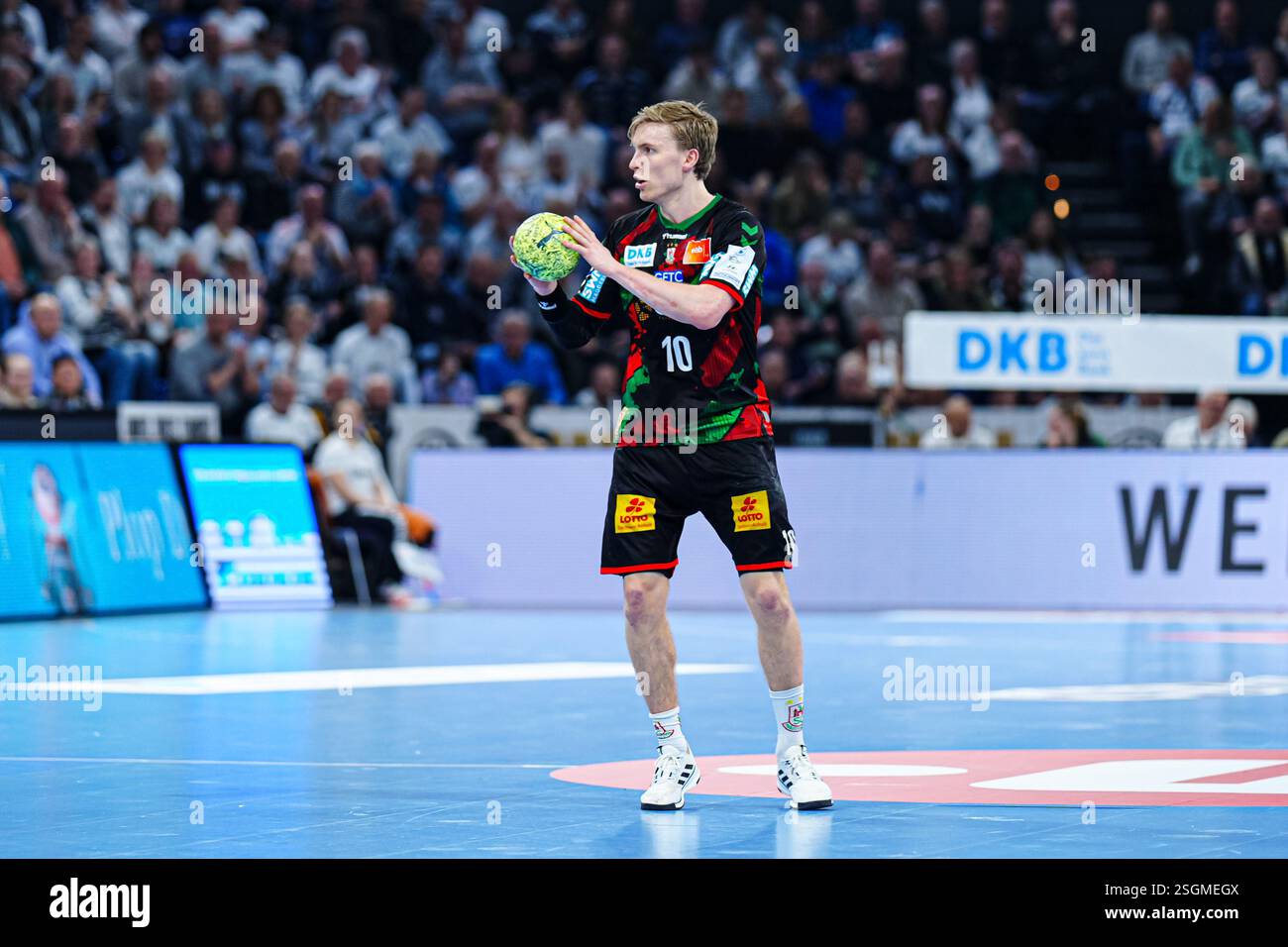 Gisli Kristjansson (SC Magdeburg, #10) GER, THW Kiel vs. SC Magdeburg ...