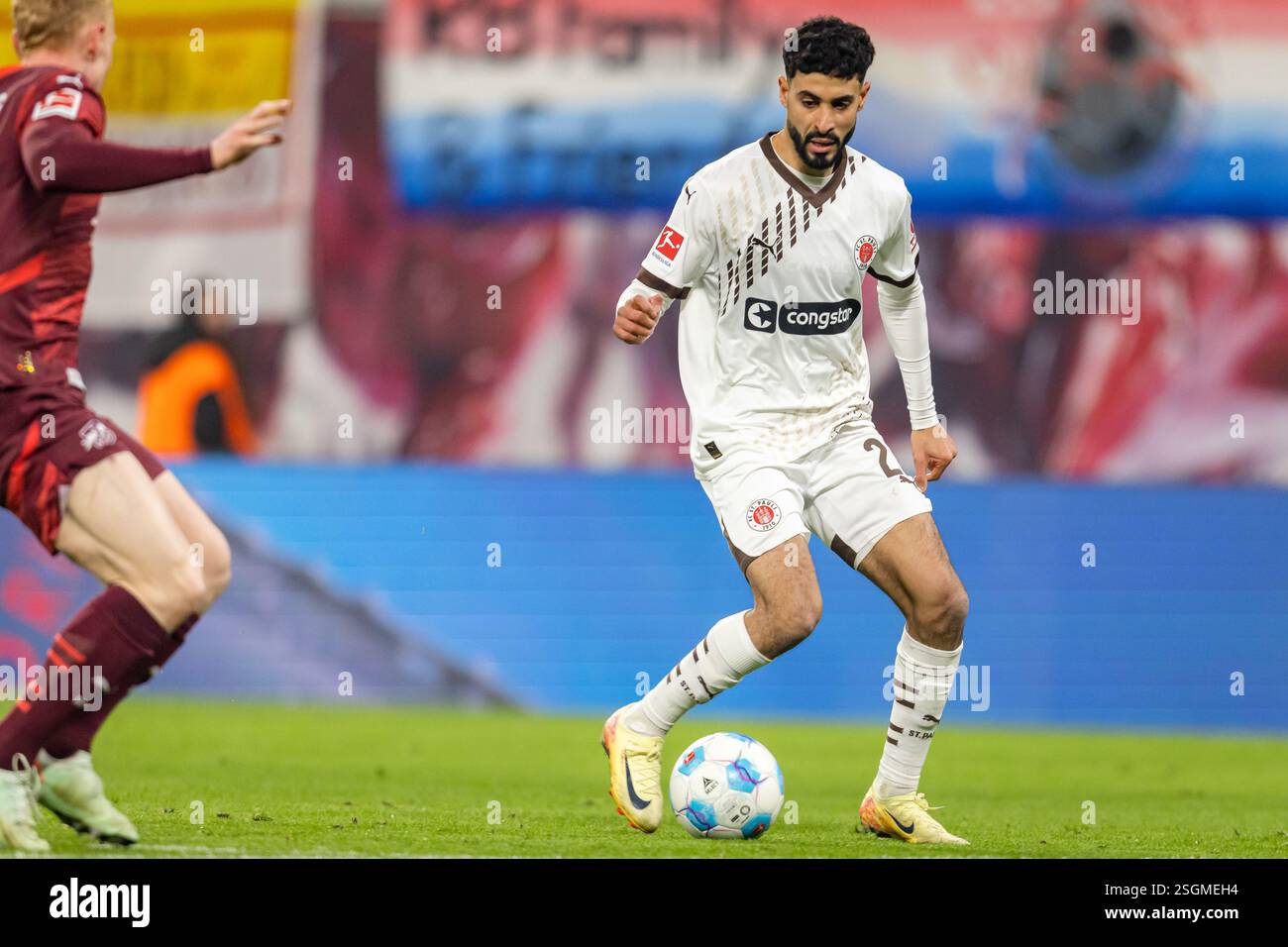 Leipzig, Germany. 09th Feb, 2025. Elias Saad (26) of St. Pauli seen ...