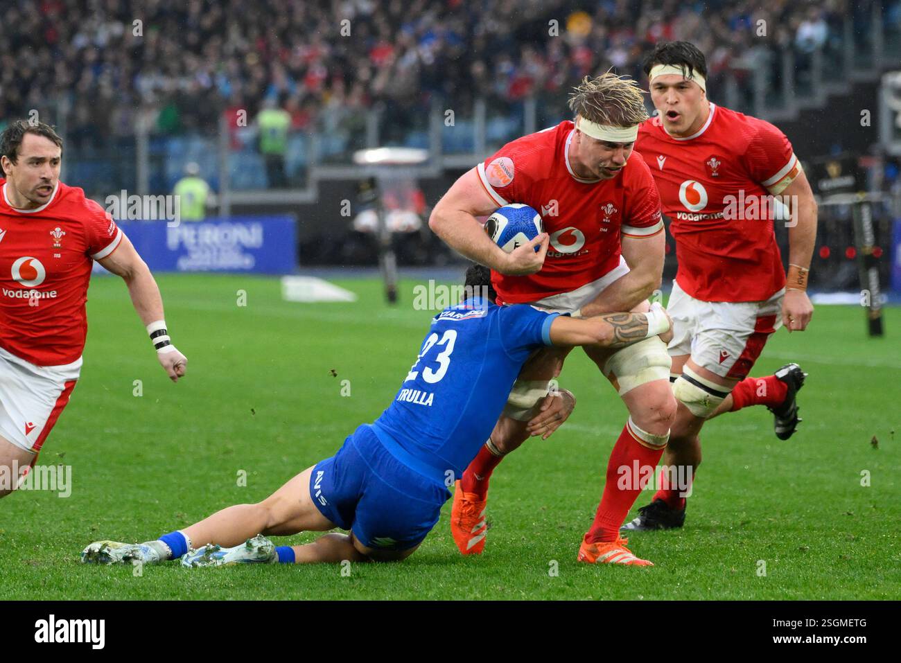 Roma, Italia. 08th Feb, 2025. Wales's Aaron Wainwright during the Six ...