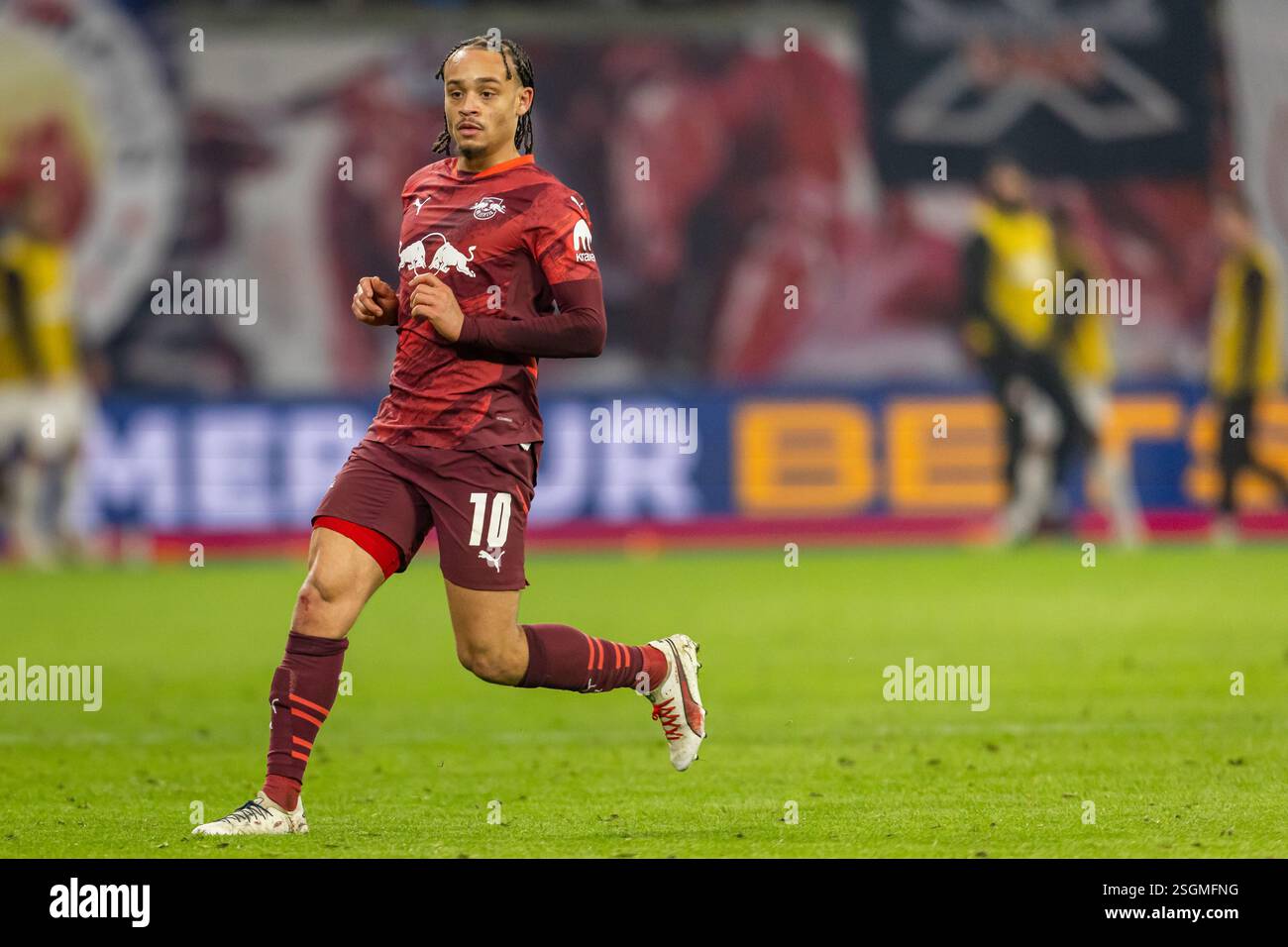 Leipzig, Germany. 09th Feb, 2025. Xavi Simons (10) of RB Leipzig seen ...