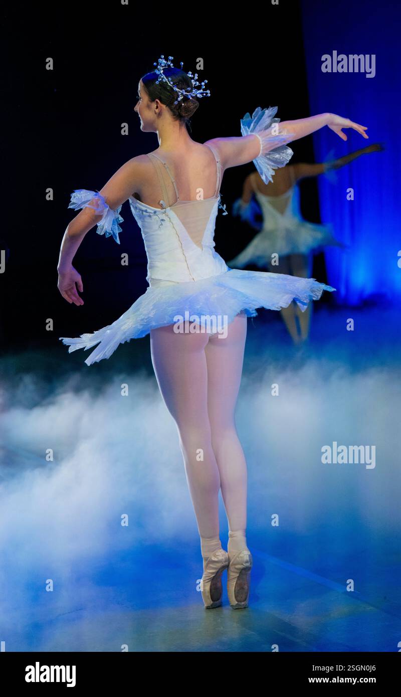 Ballerina dances on stage hi-res stock photography and images - Alamy