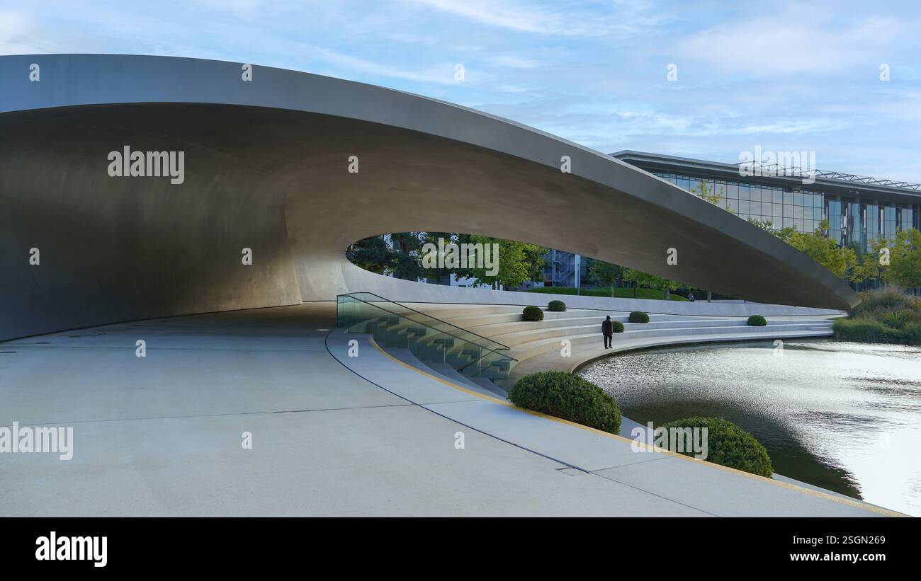 Futuristic Porsche exhibition pavilion with special roof statics in the ...