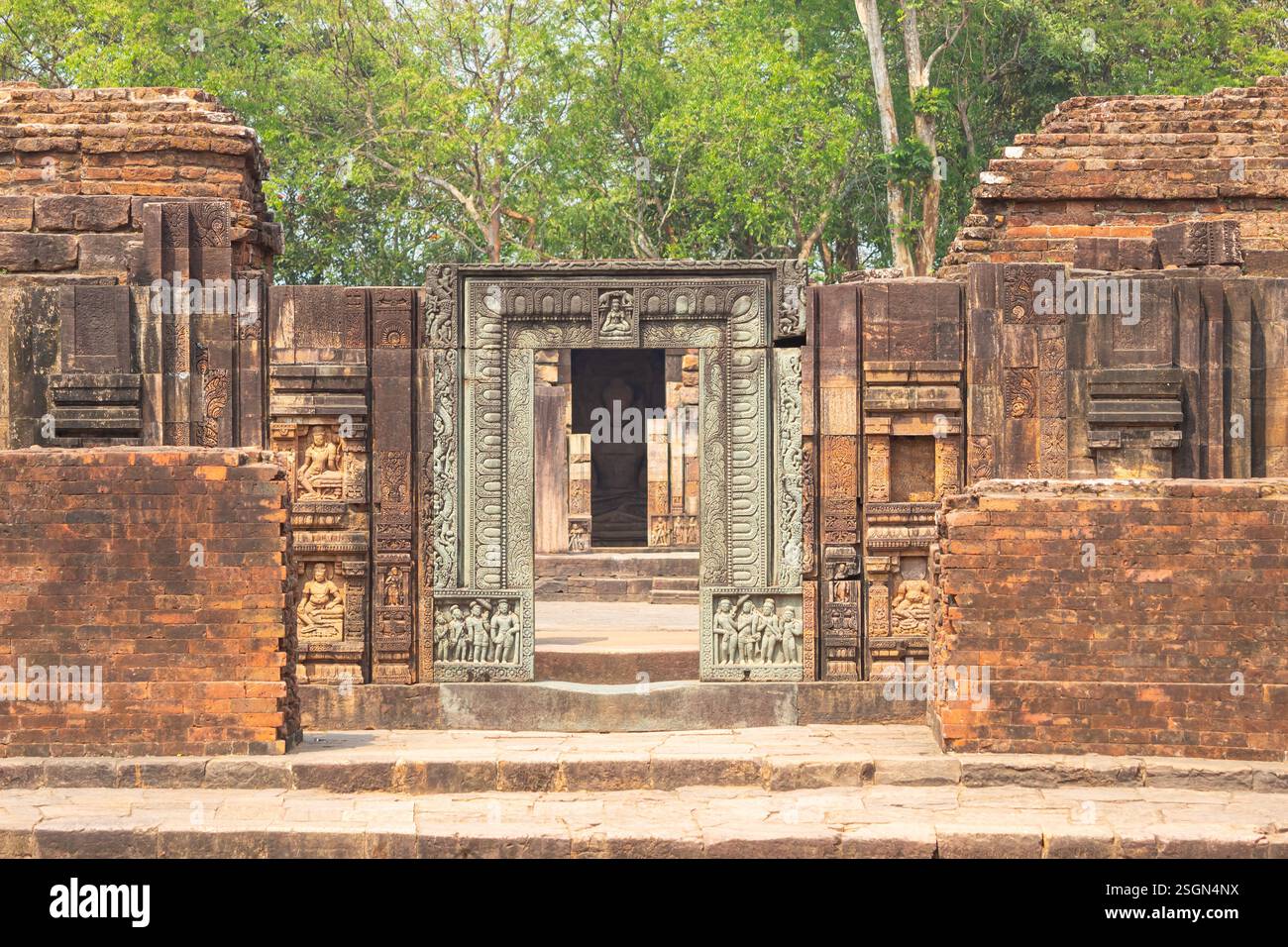Intricate Carving Details on the Entrance of Buddha Vihara of Ratnagiri ...