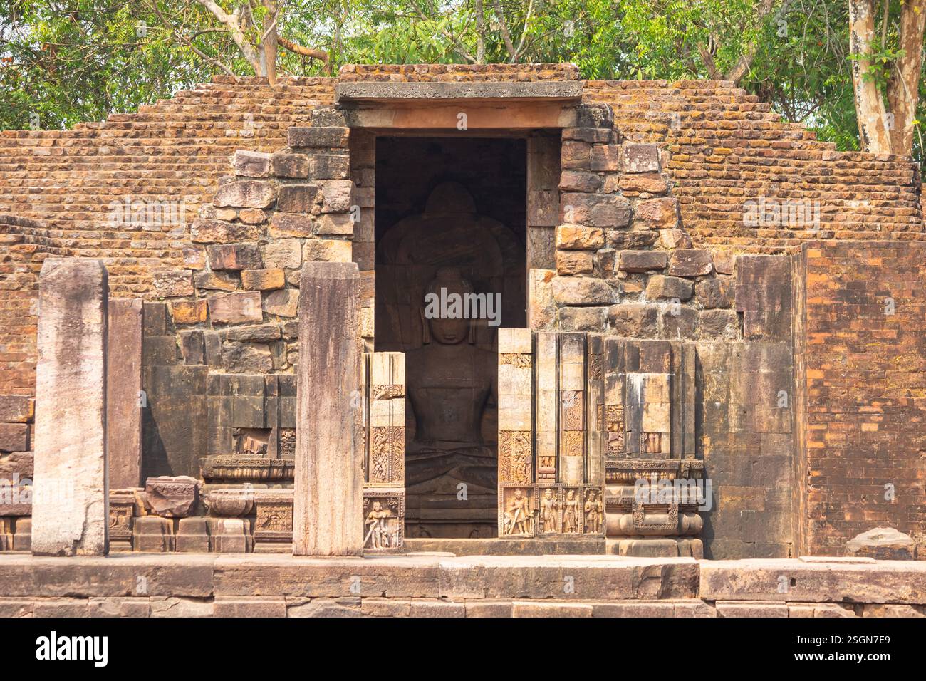 Intricate Carving Details on the Entrance of Buddha Vihara of Ratnagiri ...