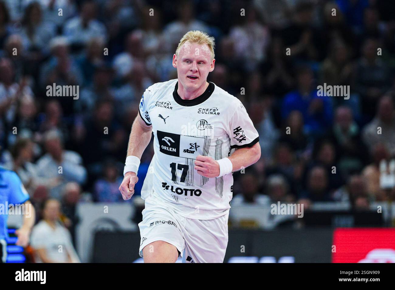 Kiel, Deutschland. 08th Feb, 2025. Patrick Wiencek (THW Kiel, #17) GER ...