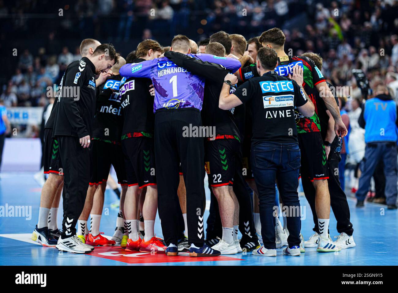 Kiel, Deutschland. 08th Feb, 2025. Spielerkreis SC Magdeburg GER, THW ...