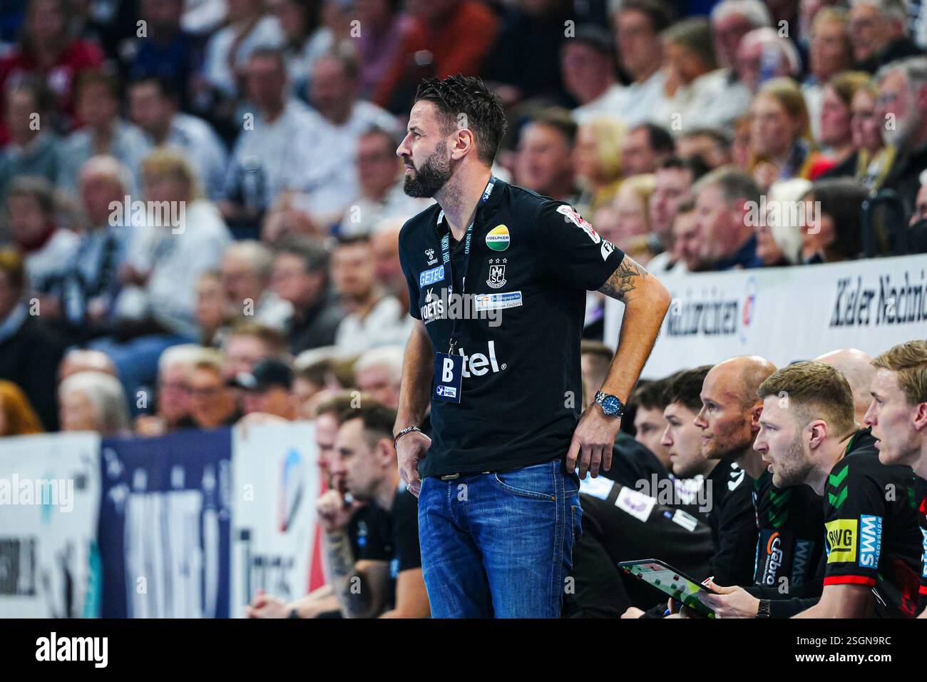 Bennet Wiegert (SC Magdeburg, Trainer) GER, THW Kiel vs. SC Magdeburg ...