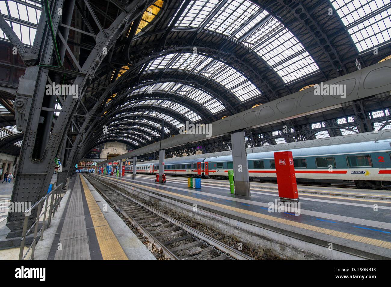 Milan, Italy. Interior of Central Train Station Stock Photo - Alamy