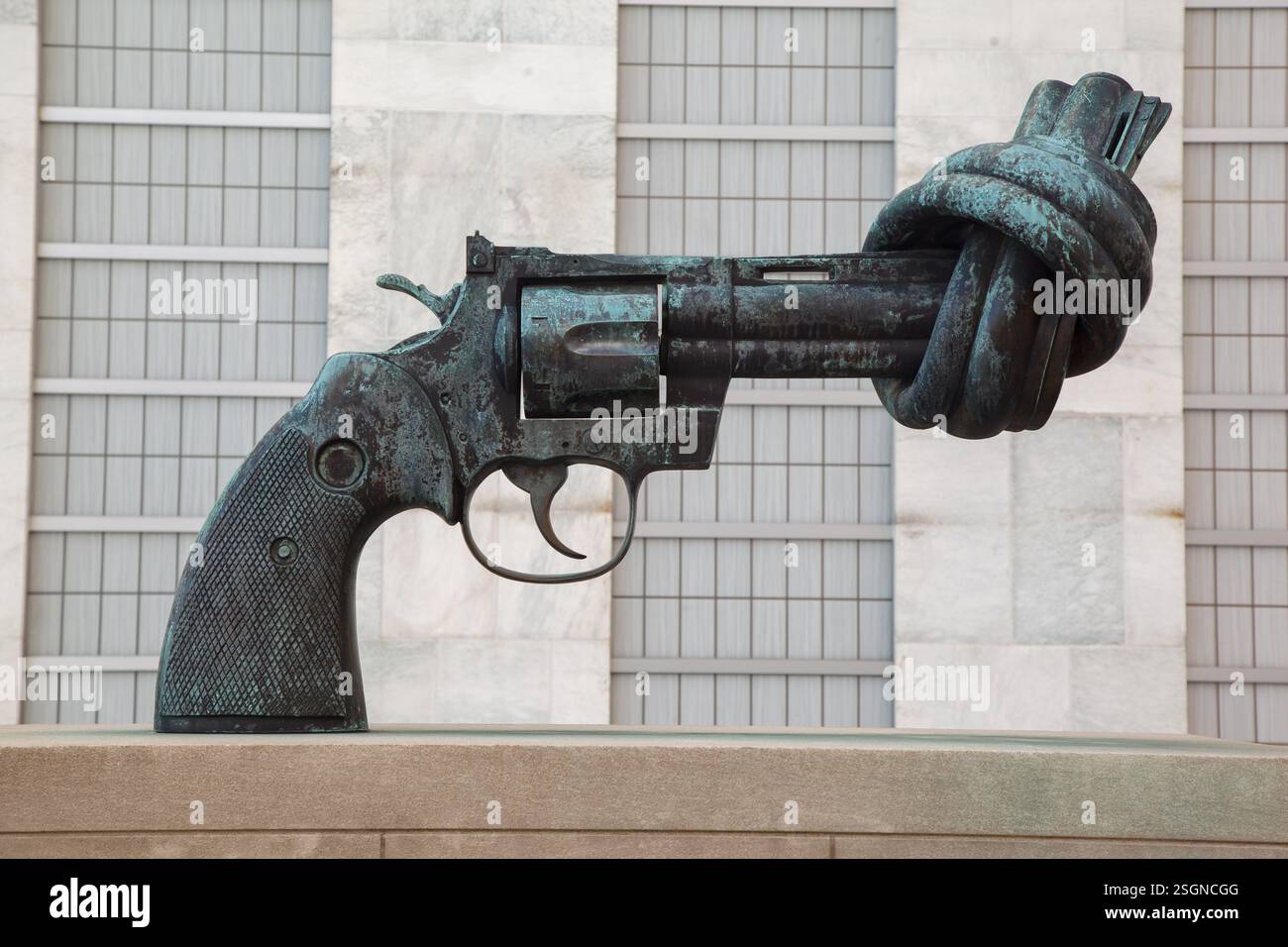 The Knotted Gun sculpture in the United Nations, Midtown Manhattan, New ...
