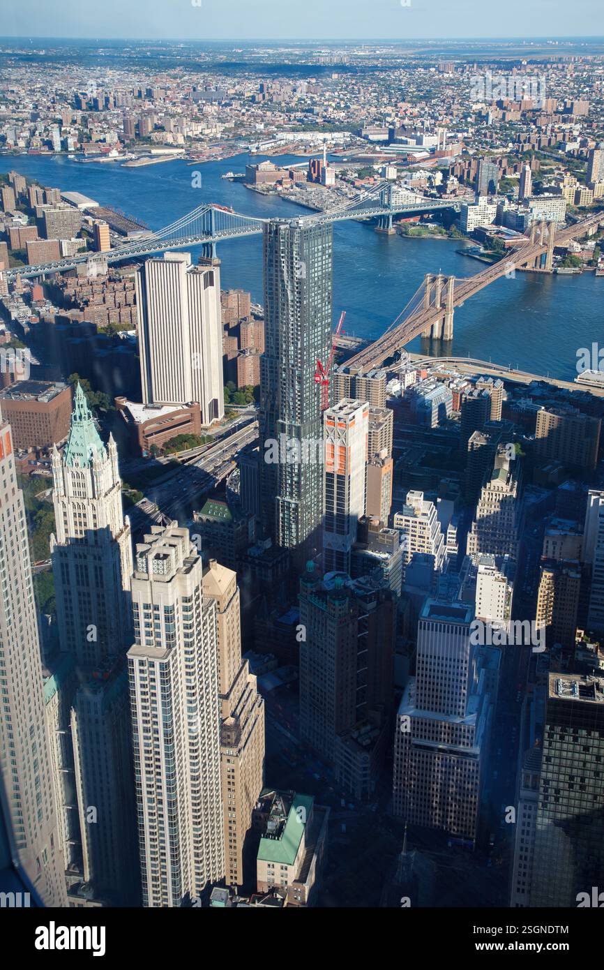 The Financial district, Manhattan and Brooklyn bridges over the Hudson river and Brooklyn, New ...
