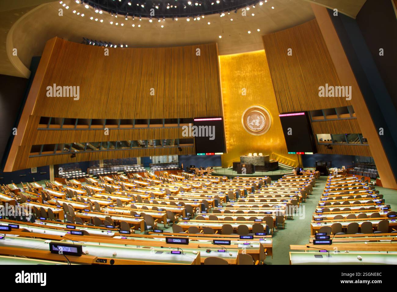 The Assembly Hall in the United Nations headquarters Assembly Building ...